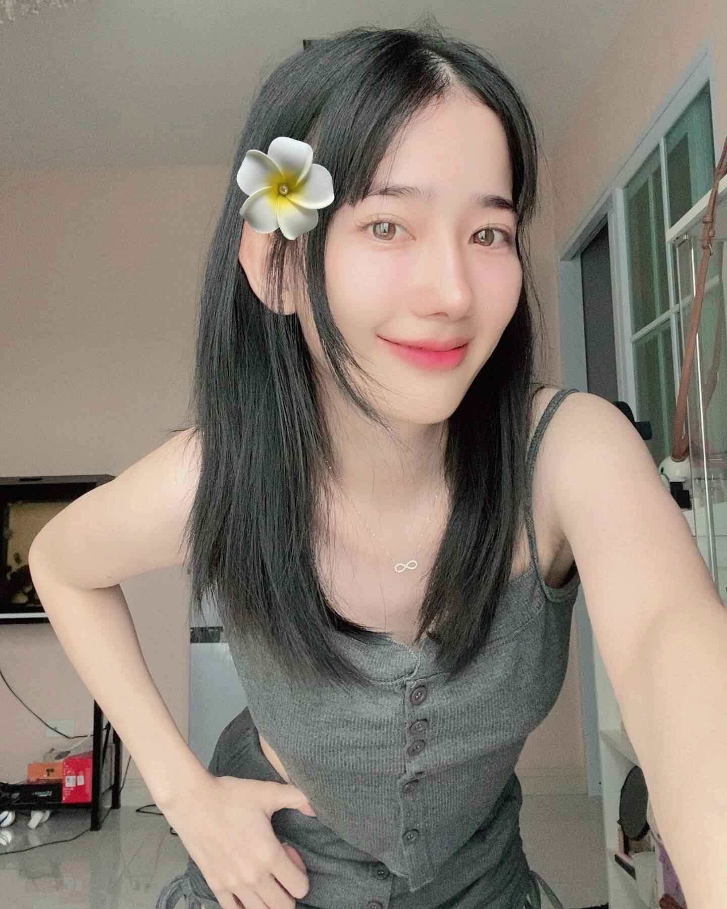 เปิดวาร์ป Phattarawadee สาวสตรีมเมอร์ สายเซ็กซี่ เสน่ห์ล้นหลาม